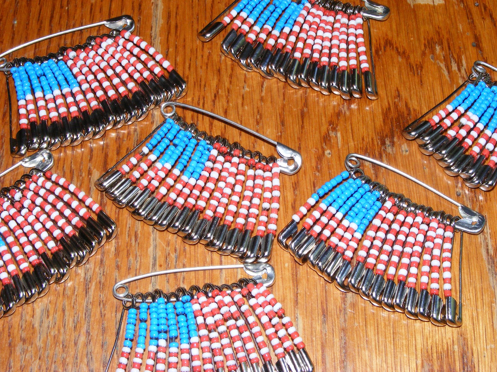 Ten kids and a Dog: 4th of July Safety Pin Flags