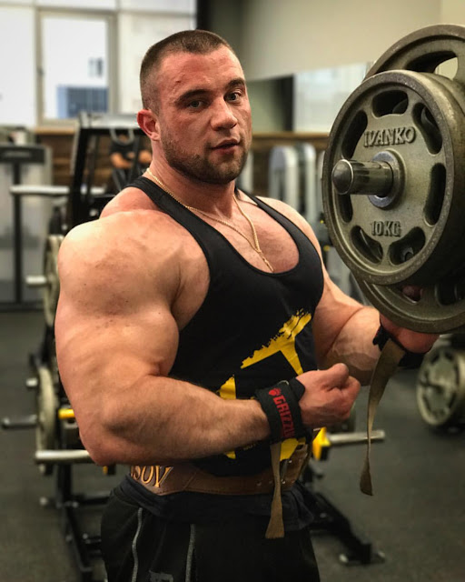 Muscle Lover: Russian Super-Heavyweight bodybuilder Alexey Kuznetsov