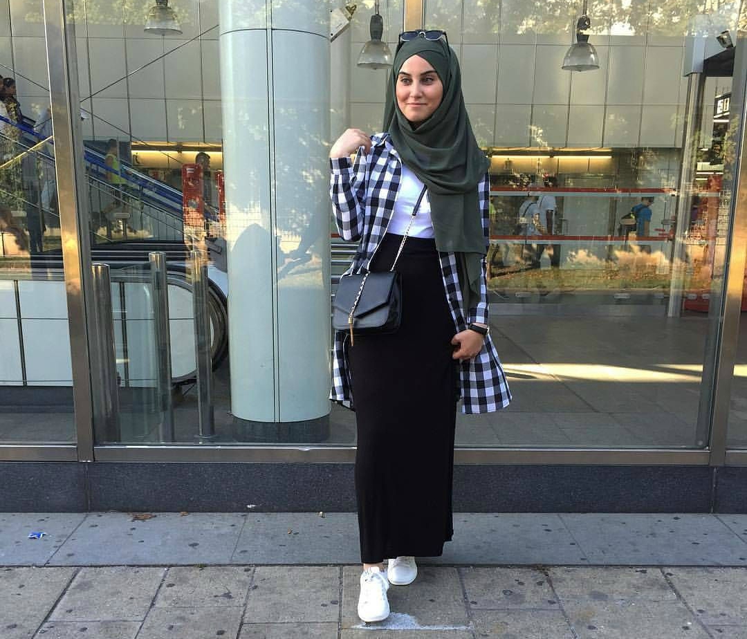 Koleksi 10 Ootd Hijab Rok Span Hitam Paling Fenomenal - Ide Outfit Kece