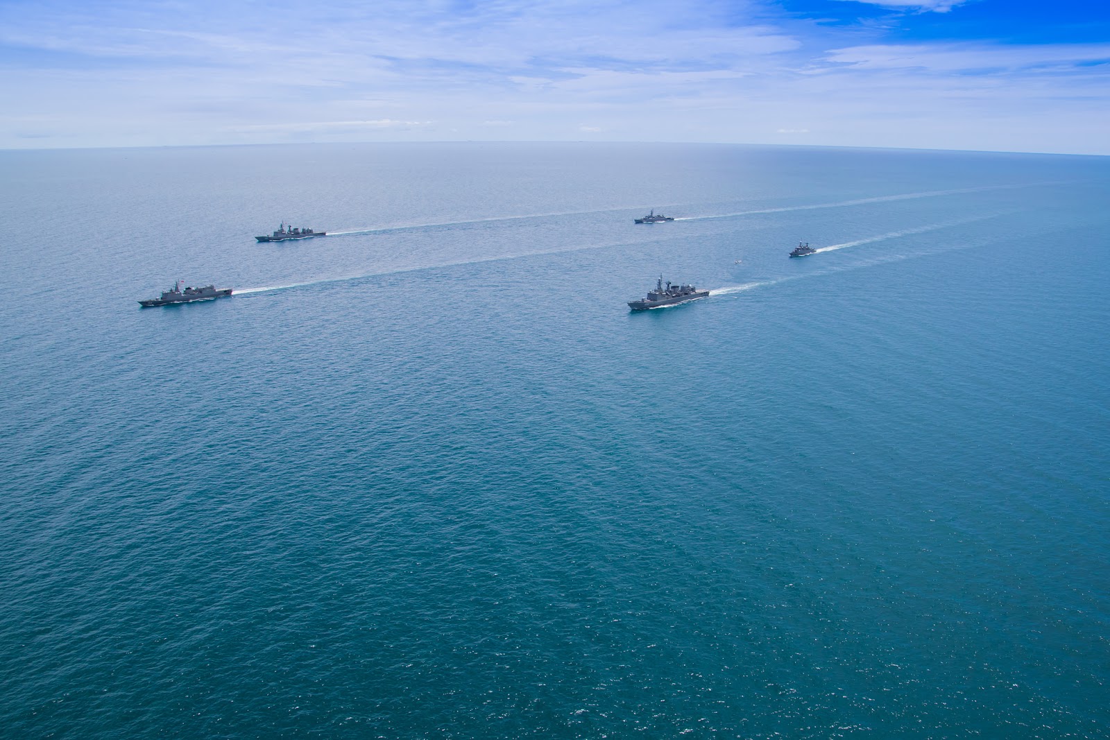 THAIDEFENSE-NEWS: Warships Of The Royal Thai Navy in Training Exercise