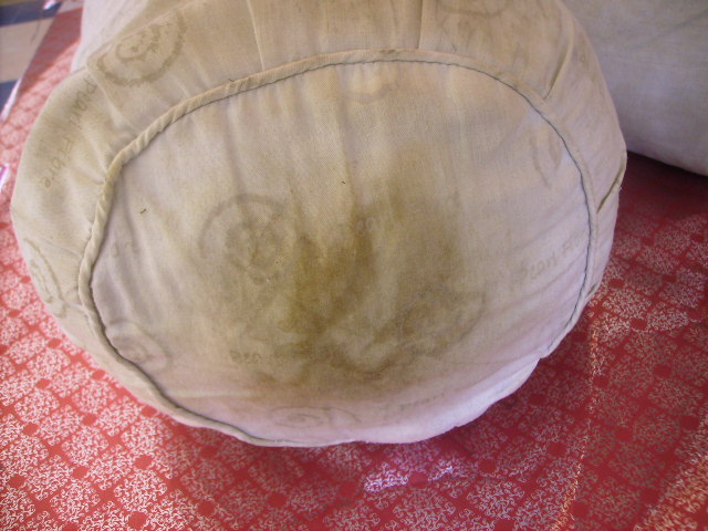 KETUMPIT: bantal dan guling kapuk dan darcon