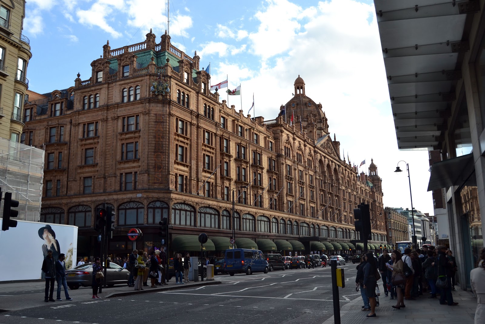 VOYAGER: RANDOM PICTURES FROM LONDON