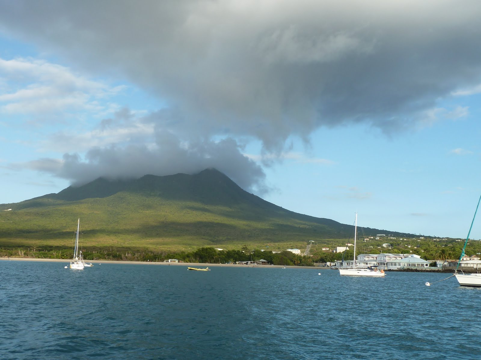 TRAVESIAS CONSUL IV: NEVIS Y ST. KITTS 7-3