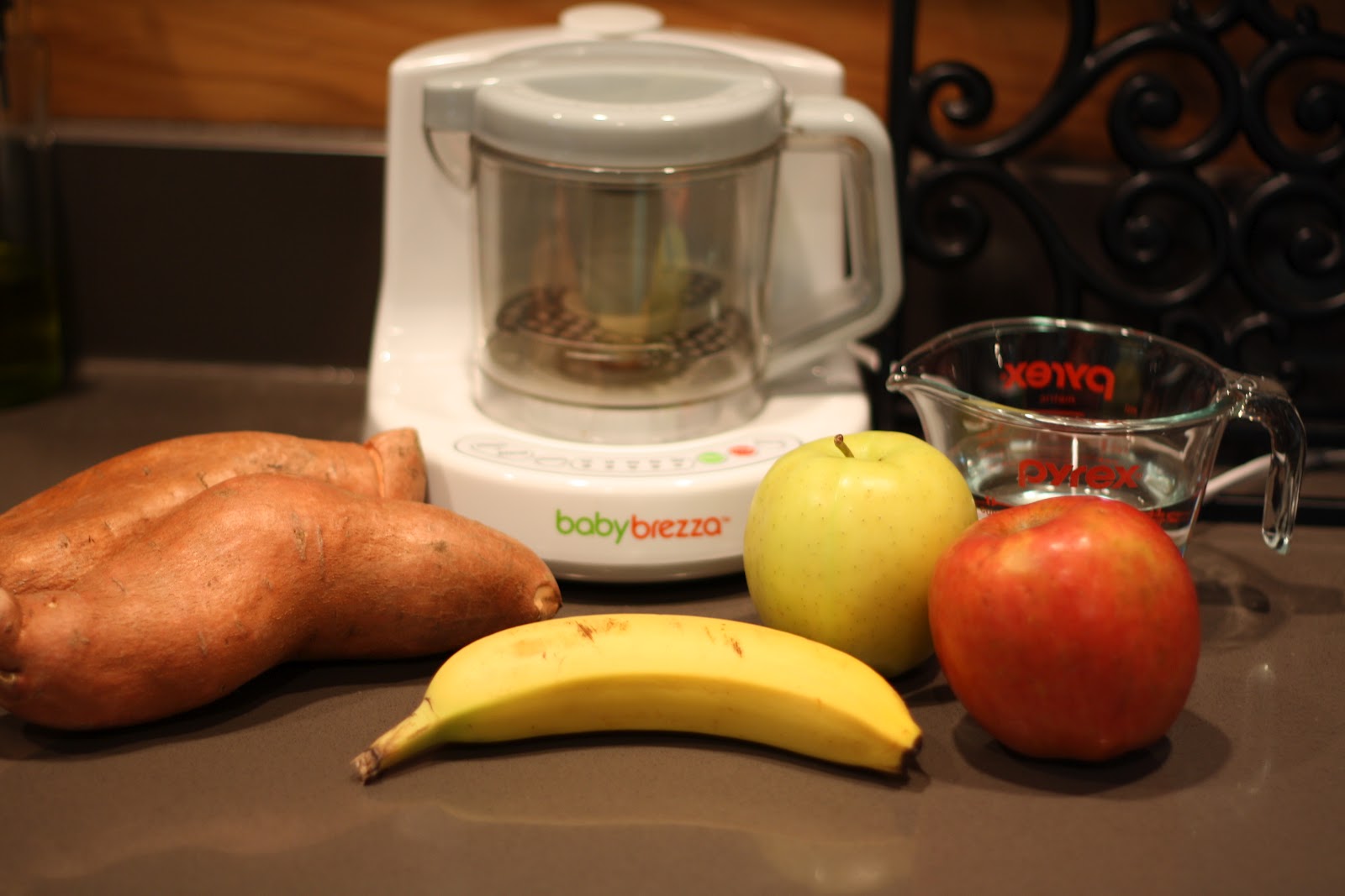 Making Mama's Kitchen: Made by Mama: Basic Homemade Baby Foods