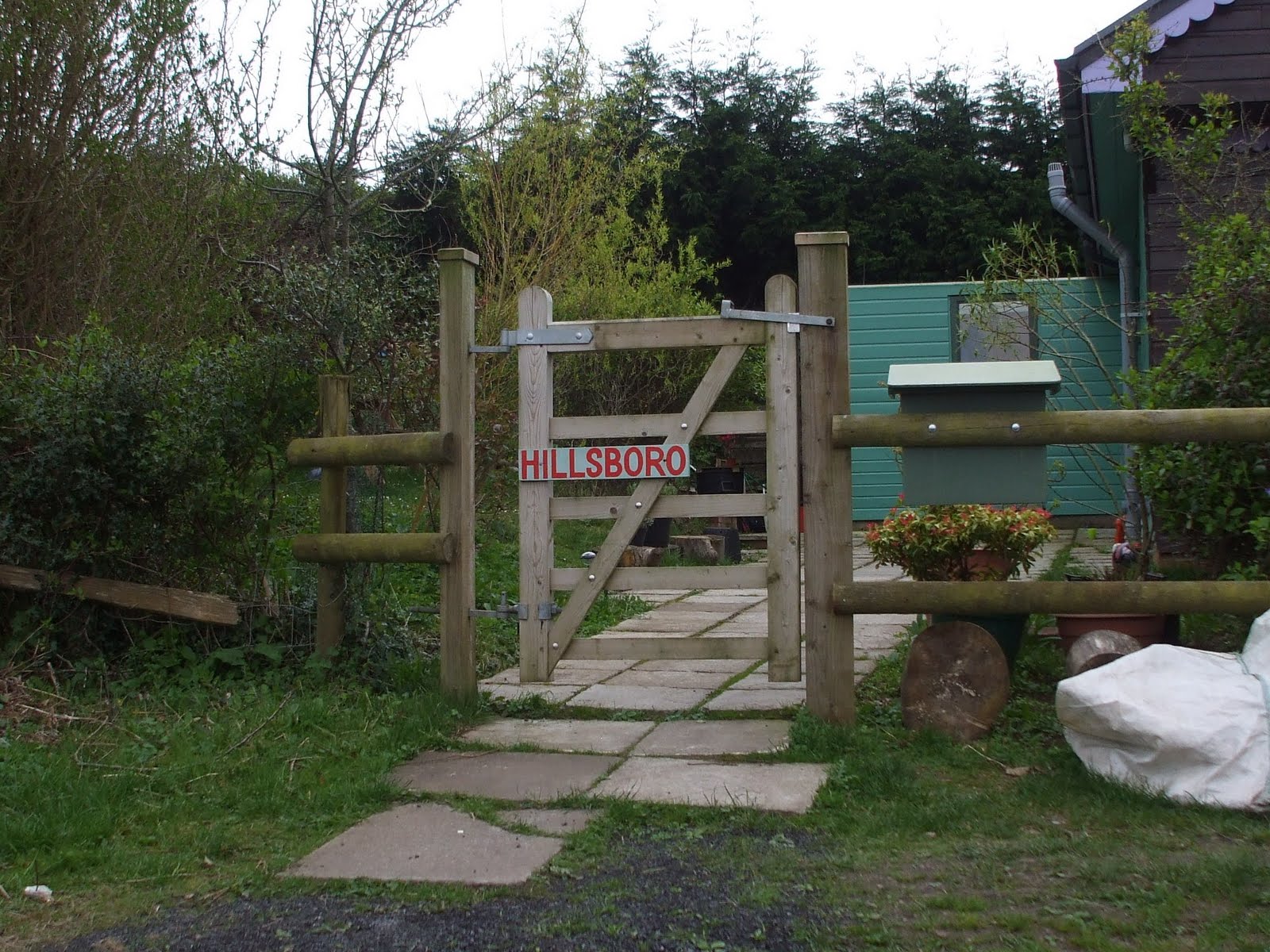 Sandy Lane, Pennard, Gower. Thoughts From My Heart: THE GATES OF SANDY ...