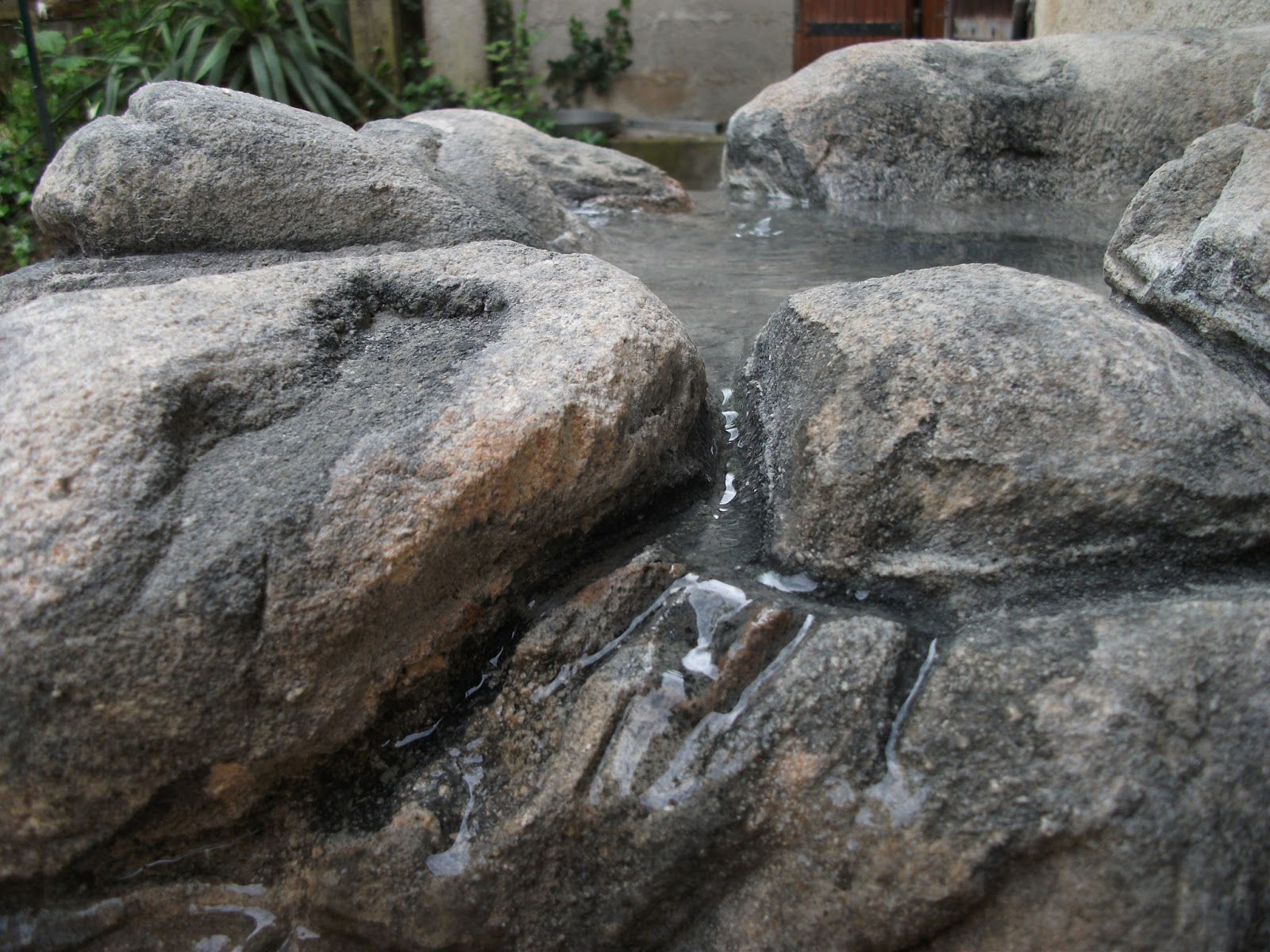 Aménagement de jardin, rochers décoratifs, rusticage, en béton sculpté ...