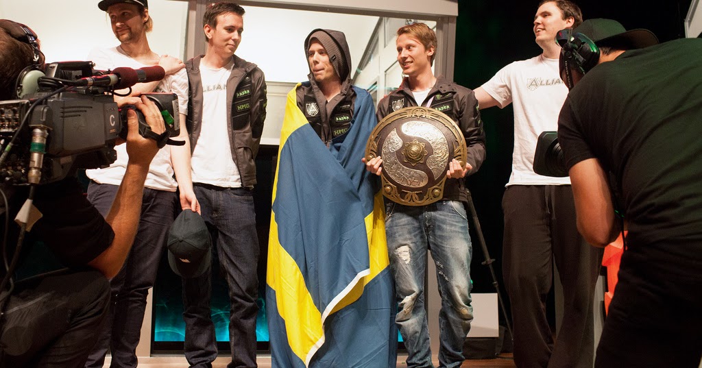 DOTA 2 - команда "Alliance" выиграла турнир "TI3" и получила полтора ...