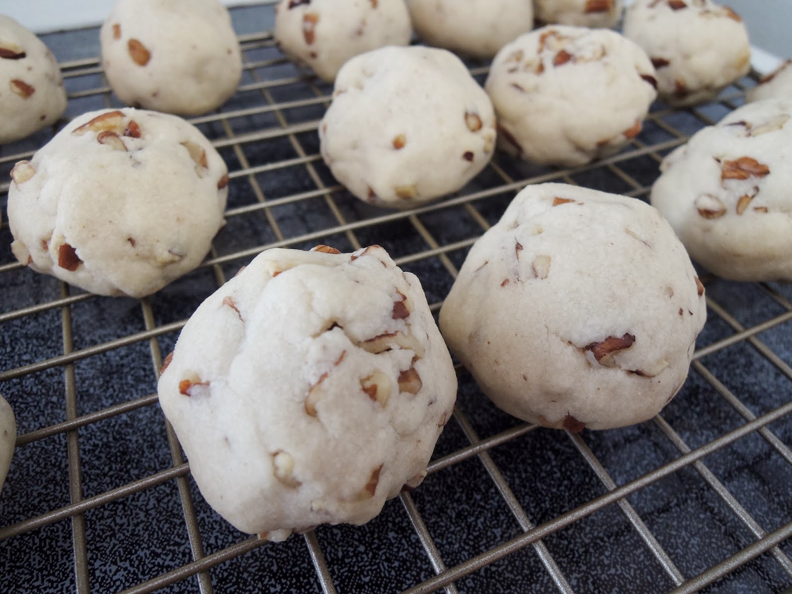 Holly Goes Lightly: Sandies Recipe