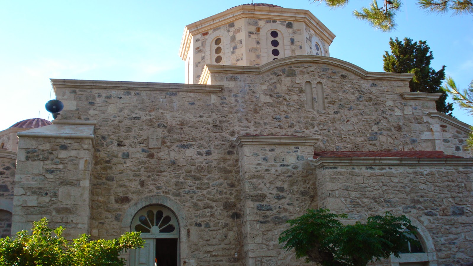 ΚΡΗΤΙΚΑ ΦΥΣΙΚΑ ΠΕΤΡΩΜΑΤΑ: ΙΕΡΑ ΜΟΝΗ ΑΓΚΑΡΑΘΟΥ