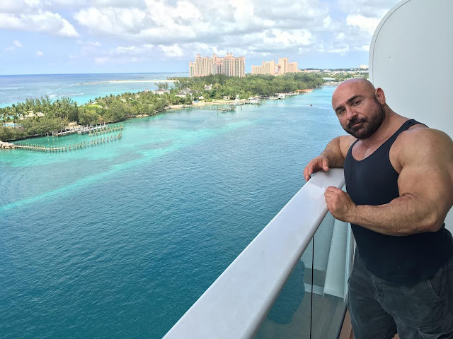 Muscle Lover: Greek-American IFBB Pro bodybuilder & musclebear Mike ...