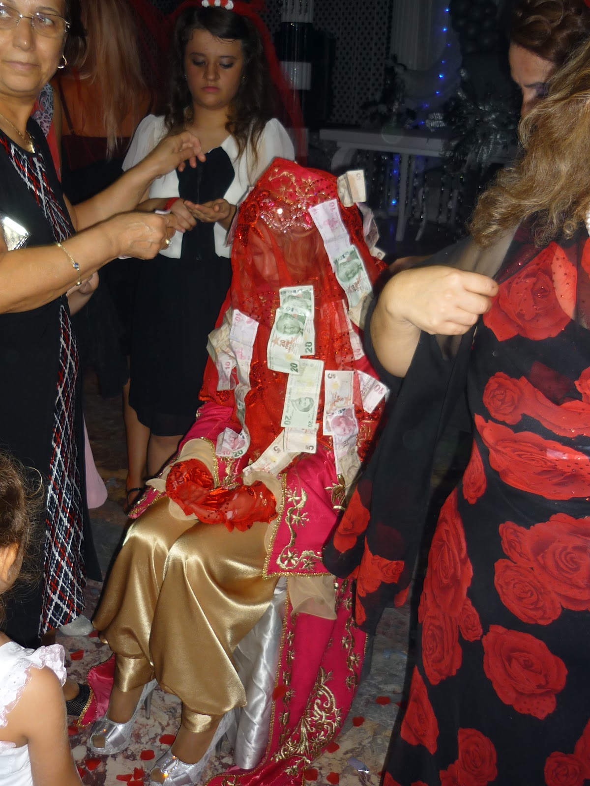 EVS IN TURKEY: Henna night or KINA GECESI