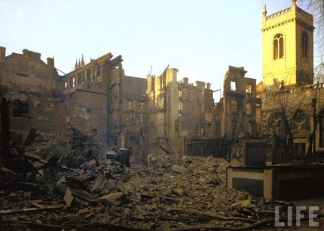 12 Amazing Color Photographs Captured London After Air Raid Attack ...