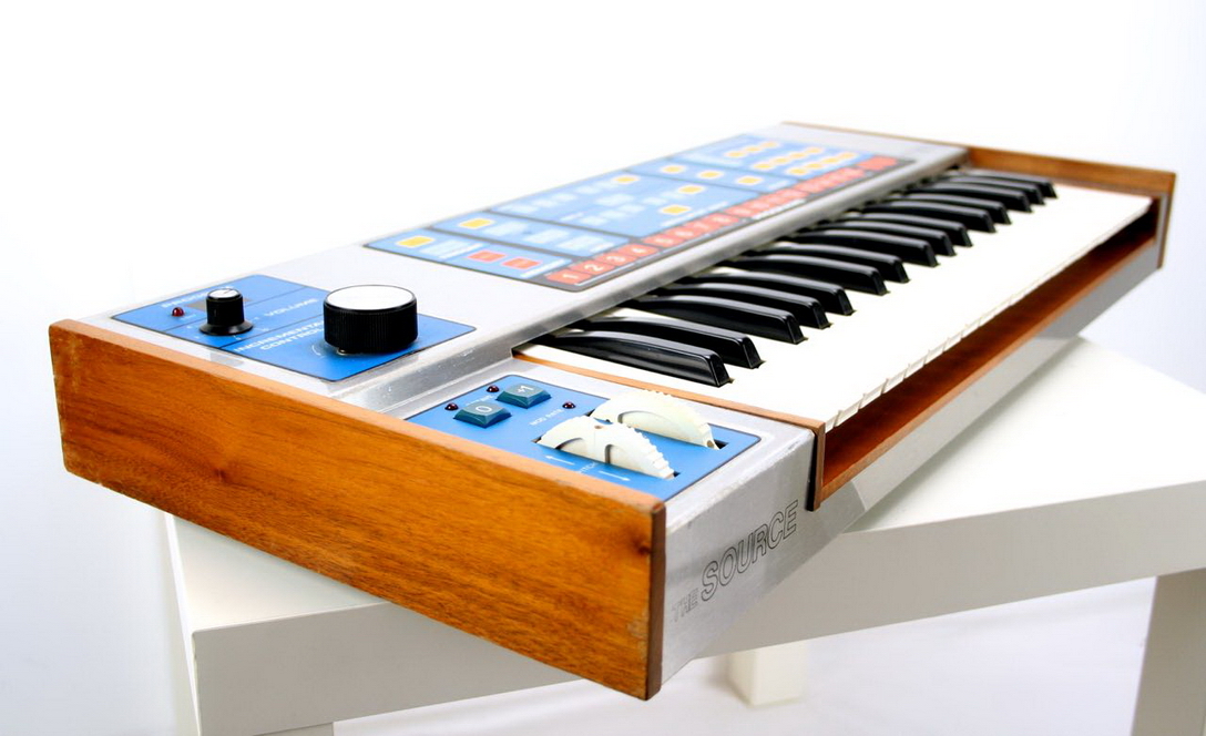 MATRIXSYNTH: STUNNING Vintage MOOG *The Source* SN 2145