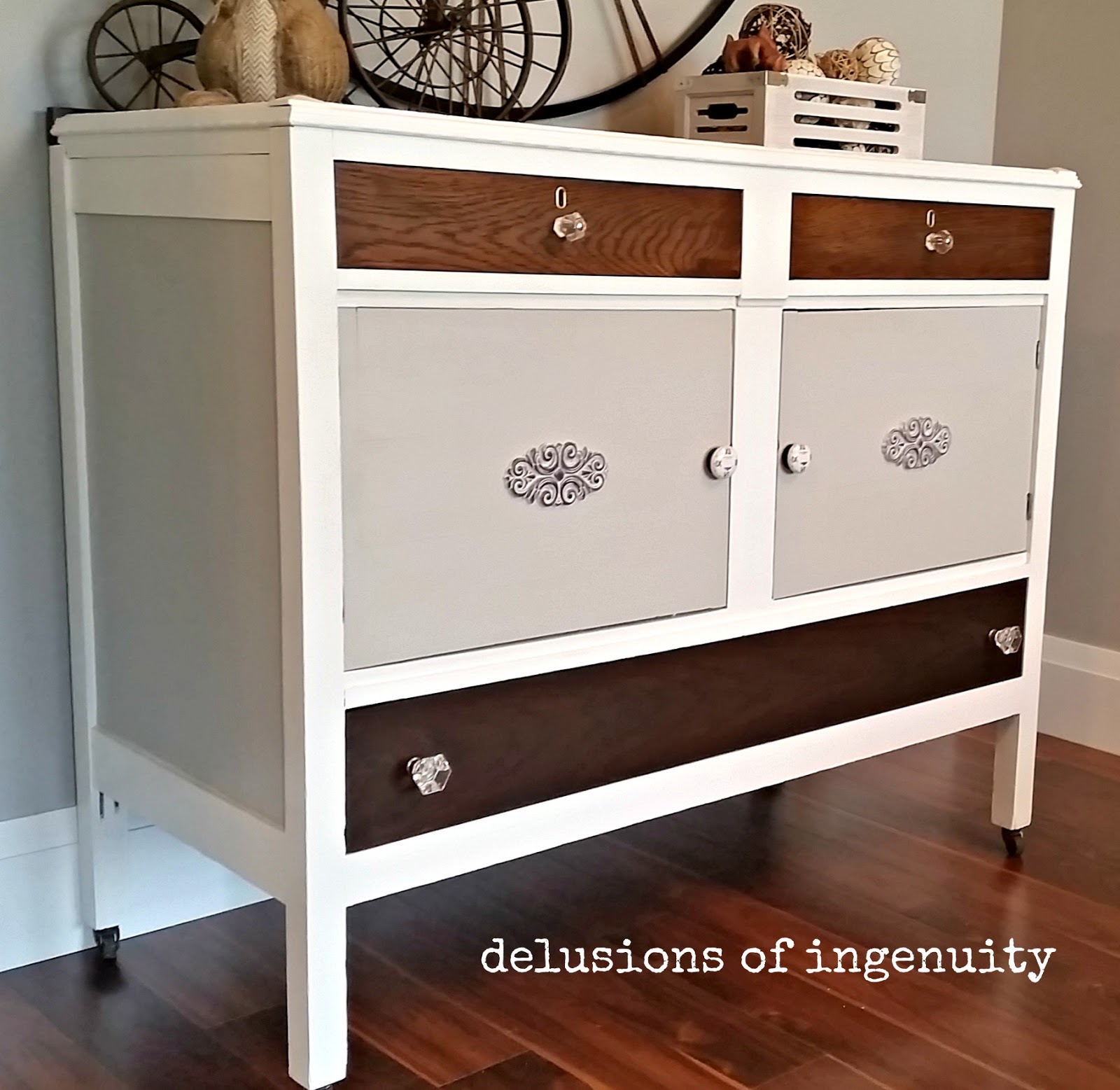 delusions of ingenuity: reesie piecie: buffet/changing table