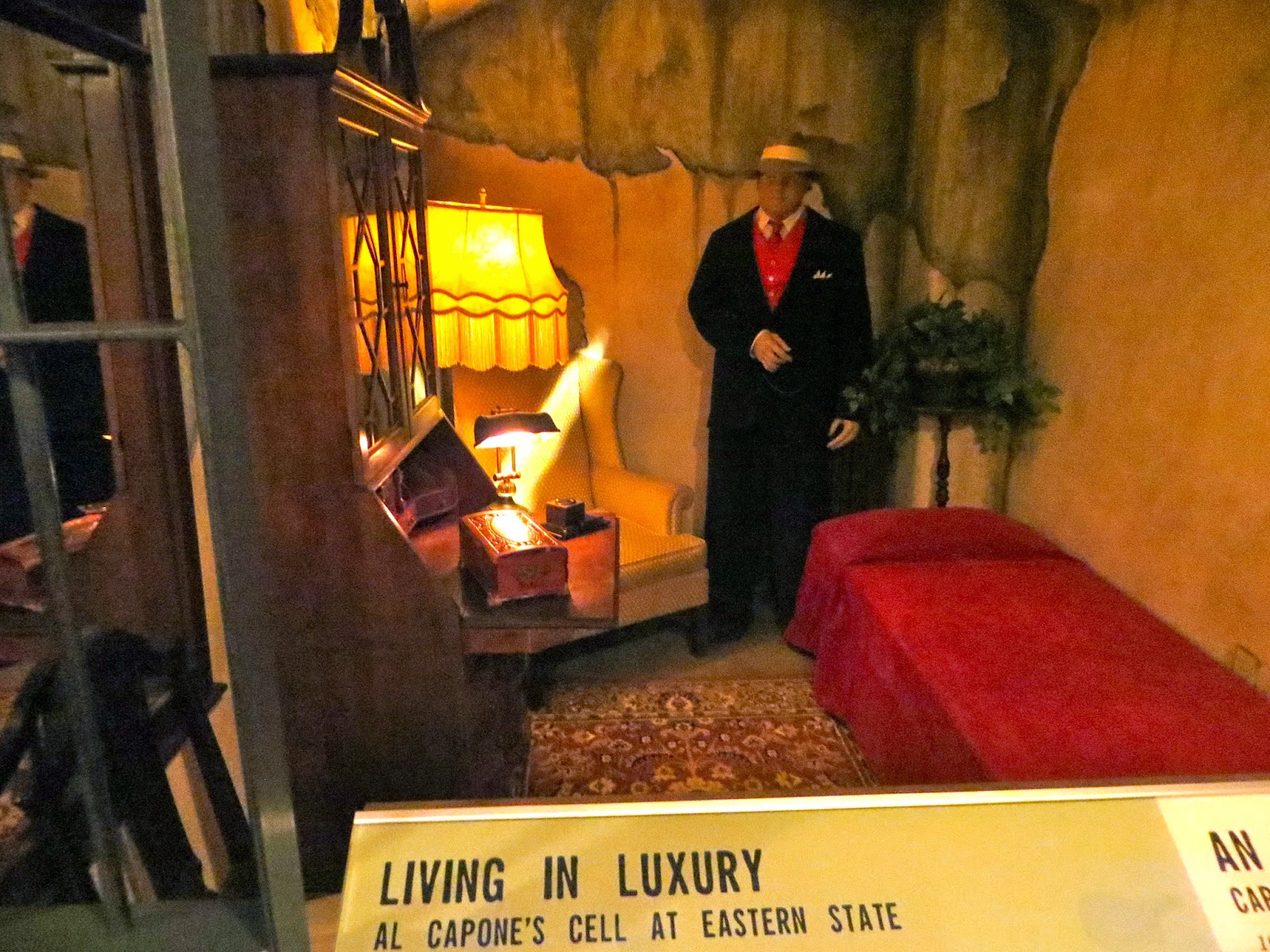 jillgoes: Postcards From Washington D.C. - Crime Museum