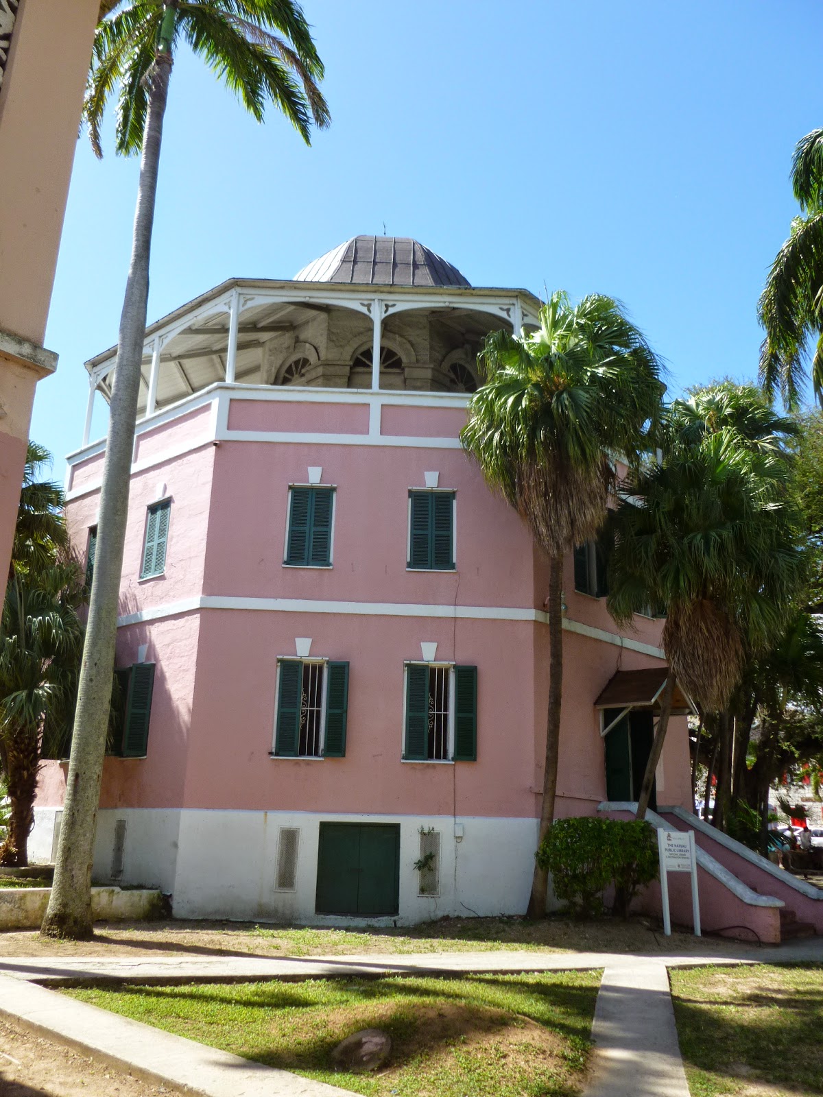 Photo-ops: Philatelic Photograph: Nassau Public Library - Nassau, Bahamas