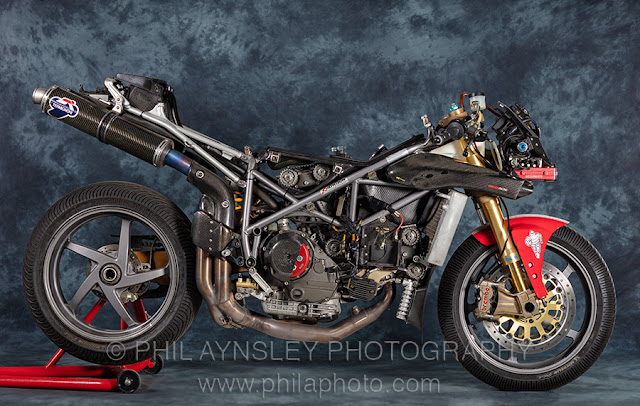 Racing Cafè: Ducati 996 Factory C.Fogarty Team Ducati Infostrada 1999