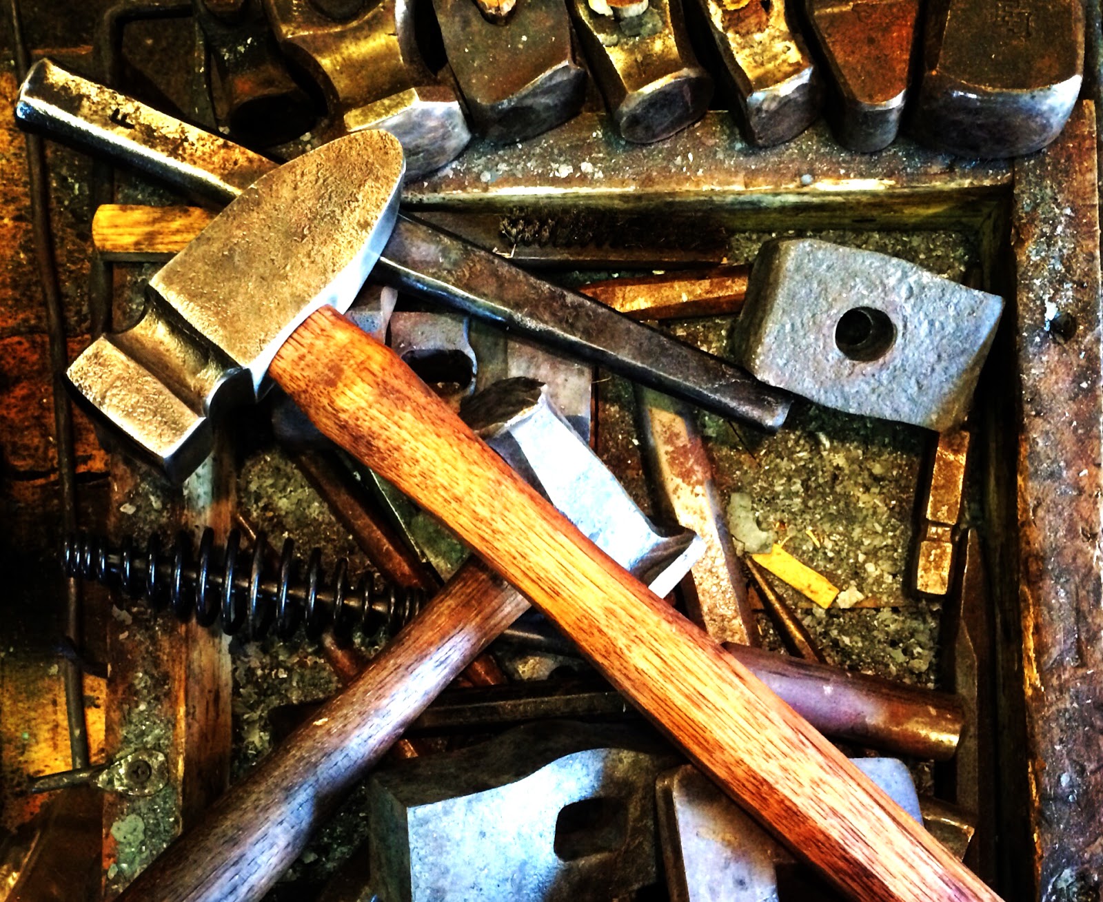 El Arte de la Orfebrería y Joyería : La forja en la platería.