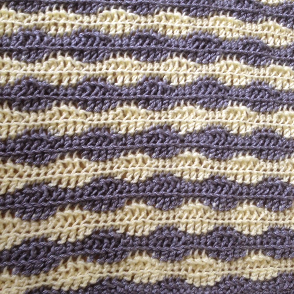 FREE and Super-Easy Wavy Blanket Crochet Pattern