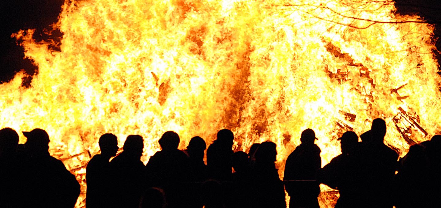 Catalystfm: HIGH SCHOOL BONFIRE