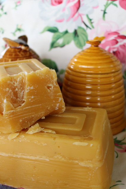bayside rose: Vintage Honey Pots and Pure Beeswax!