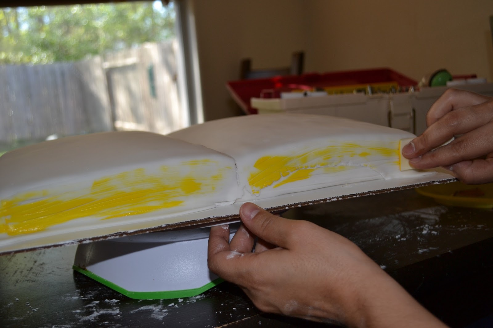 Hyde's Creations: Dragon Cake Tutorial