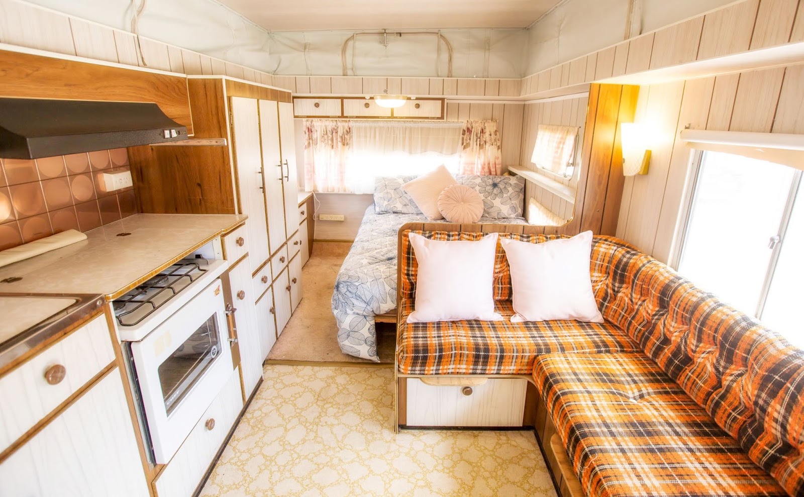 SOLD SOLD SOLD 1988 Spaceline 17ft pop-top caravan $8,990 TOW AWAY ...