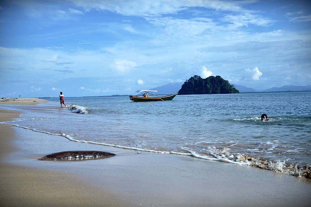 SANTUBONG CRUISE: Satang Island