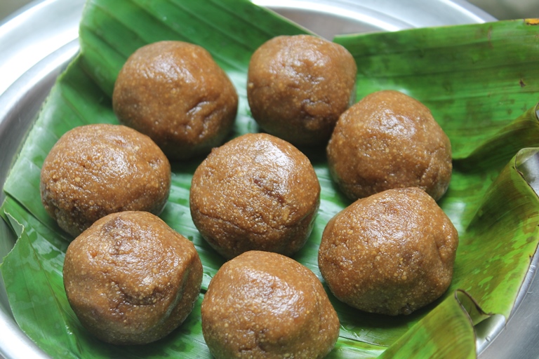 Ulundhu Kali Recipe - Urad Dal Halwa Recipe - Yummy Tummy