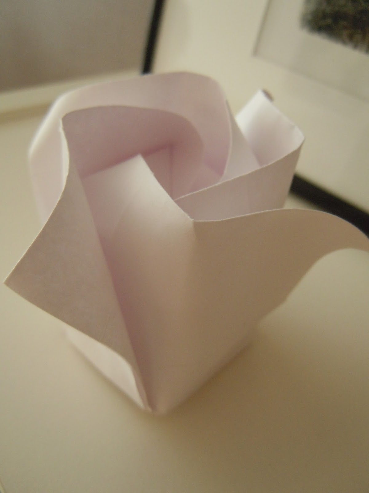 pieni eläin aikoo oikeesti: Origami ruusu DIY