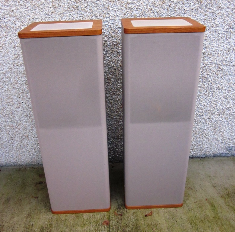 Speakerholic: Vandersteen Model 1 Speakers