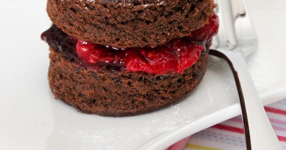 Kitchen Delights: Mini Chocolate Raspberry Cakes