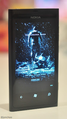 jonchoo: Nokia Lumia 800 'Batphone' Dark Knight Rises unboxing and gallery