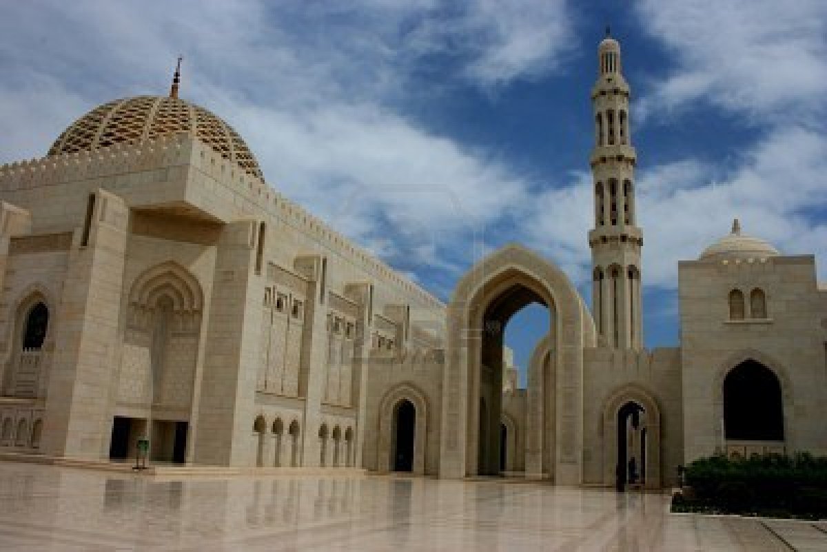 Welcome to the Islamic Holly Places: Sultan Qaboos Mosque (Muscat) Oman
