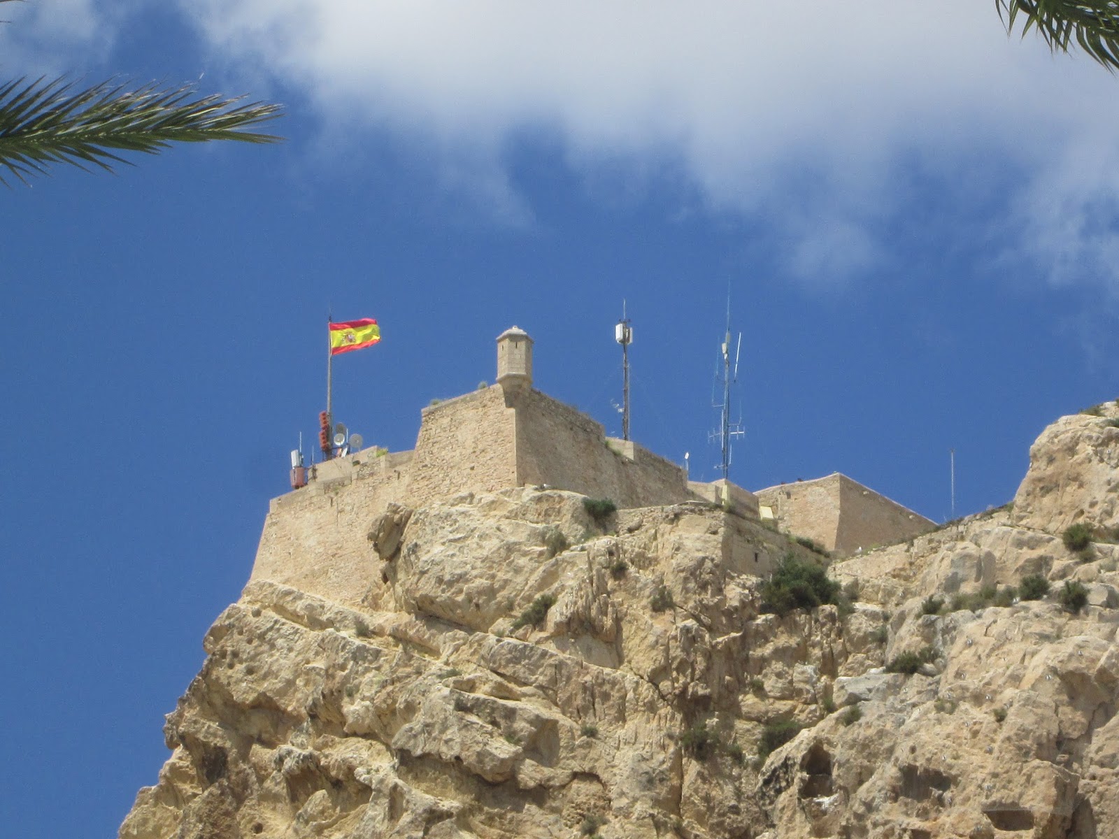 TRAS LAS HUELLAS DE HERÓDOTO. . . : CASTILLO DE SANTA BÁRBARA EN ALICANTE.