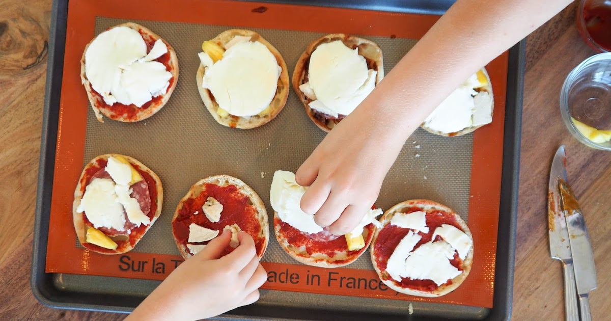 Little Hiccups: Cooking with Kids: English Muffin Pizzas