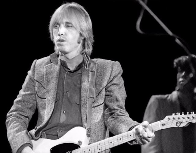 Rest In Peace Tom Petty! Here Are 20 Fascinating Photos of the Frontman ...