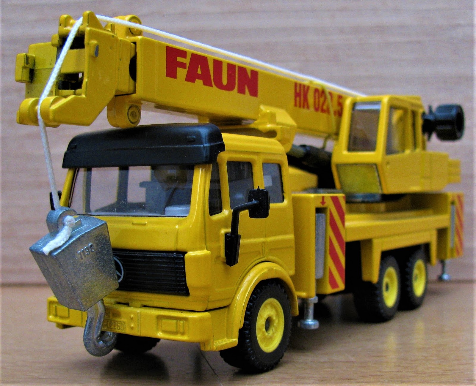 Siku Fotoblog.: Siku 3723 Mercedes Faun Teleskop-Autokran/Telescopic Crane.