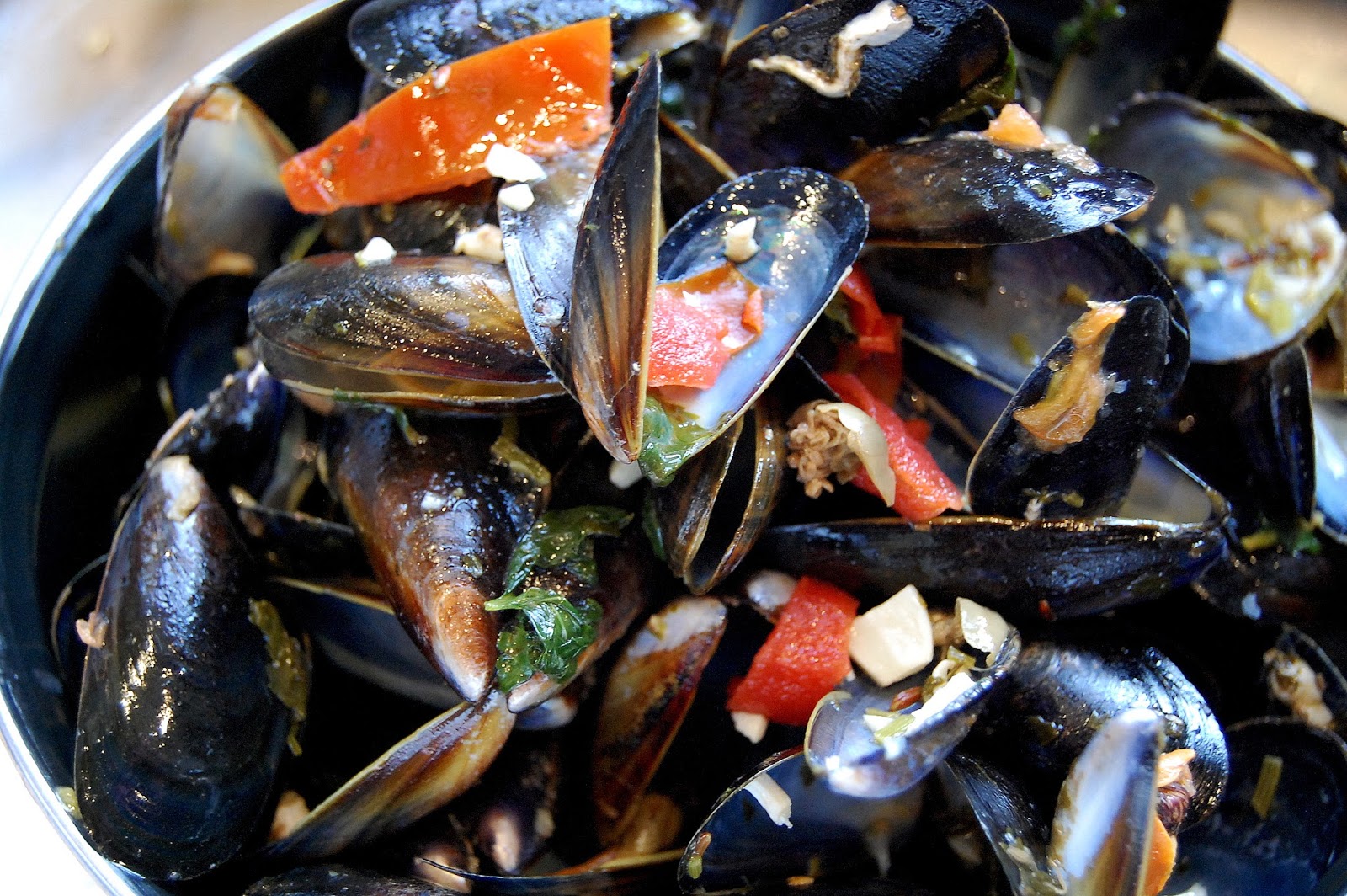 mugofstrongtea : Rope grown live mussels from Tesco. Delicious!