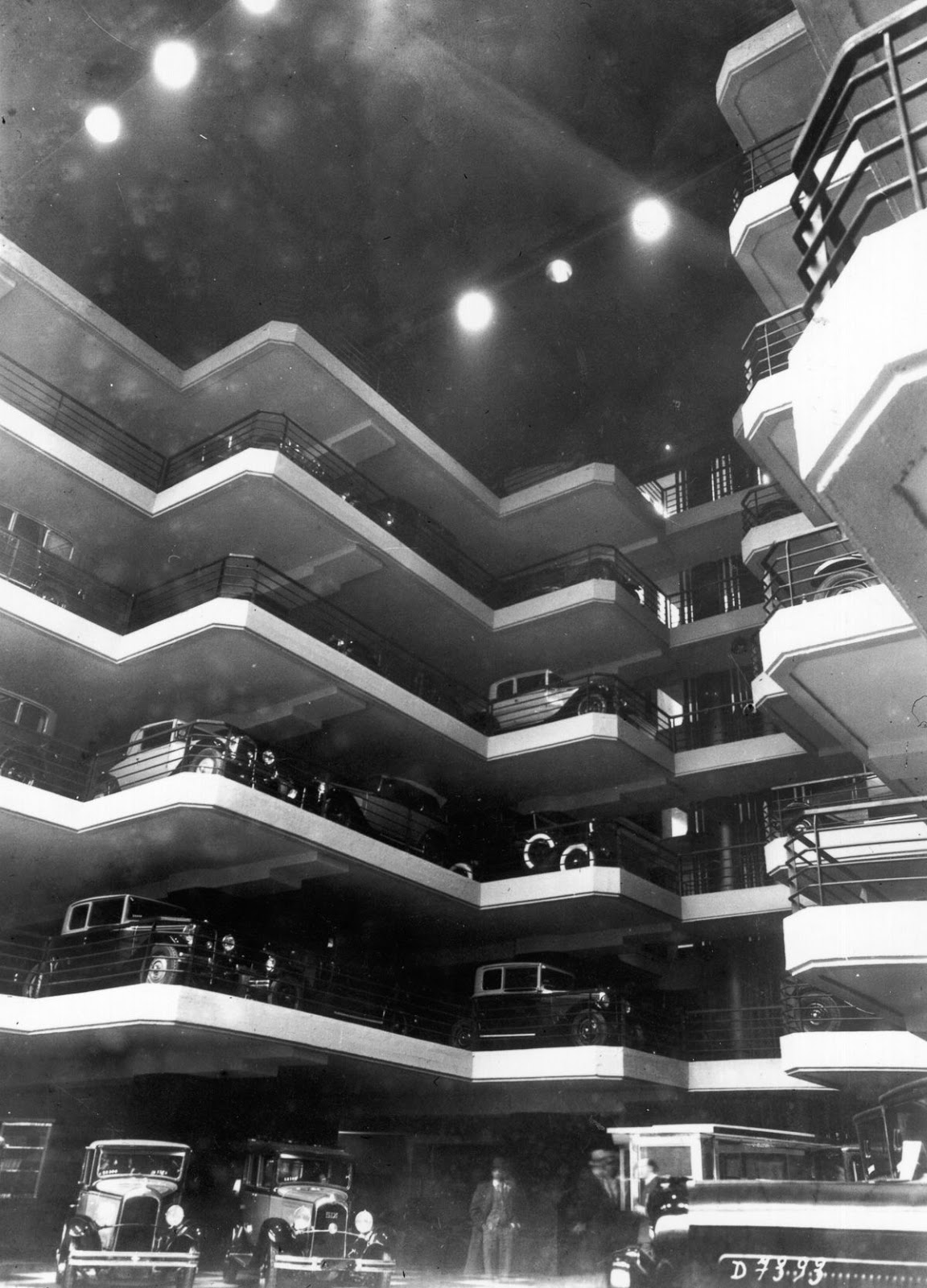 Space Saving: Amazing Vintage Photographs of Vertical Parking Lots From ...