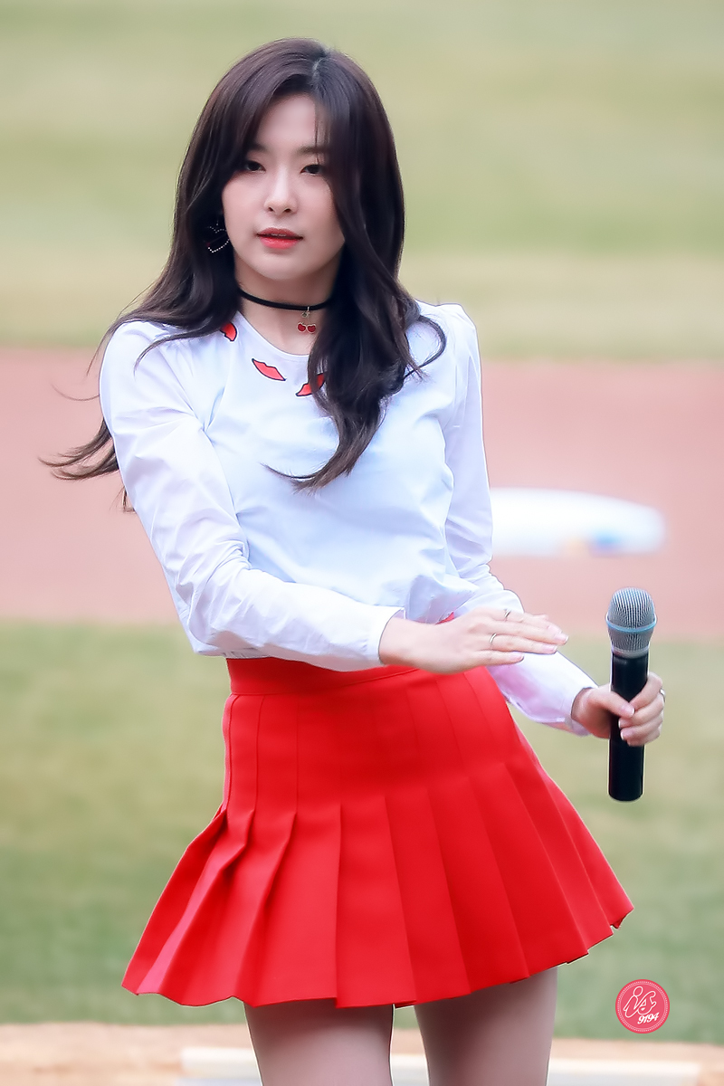 I Love Red Velvet : SEULGI RV - 2017 KBO CHAMPIONSHIP OPENING