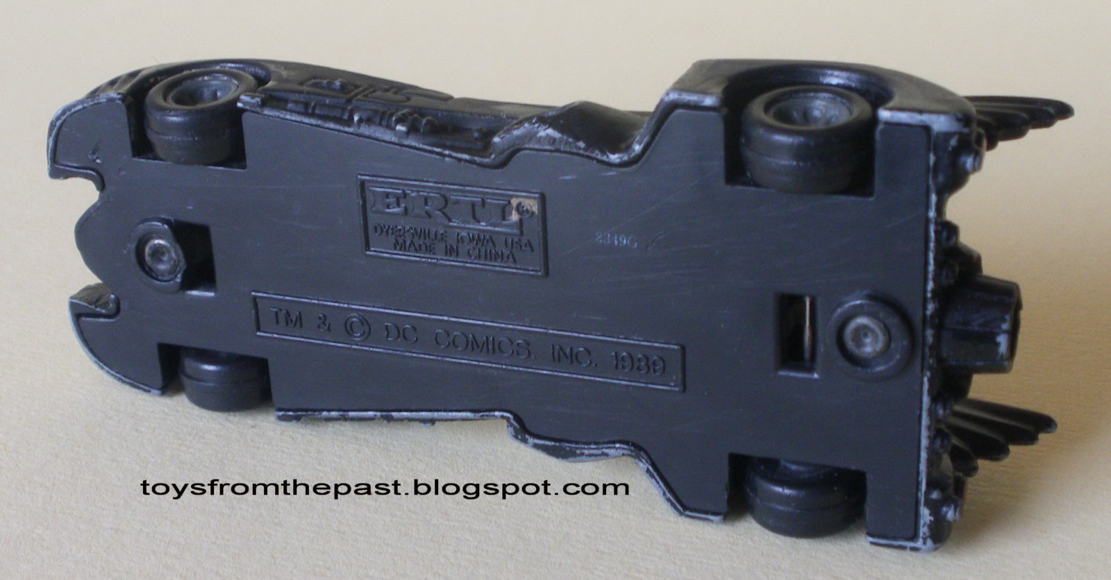 Toys from the Past: #302 ERTL/ METALCAR – BATMOBILE (1989)