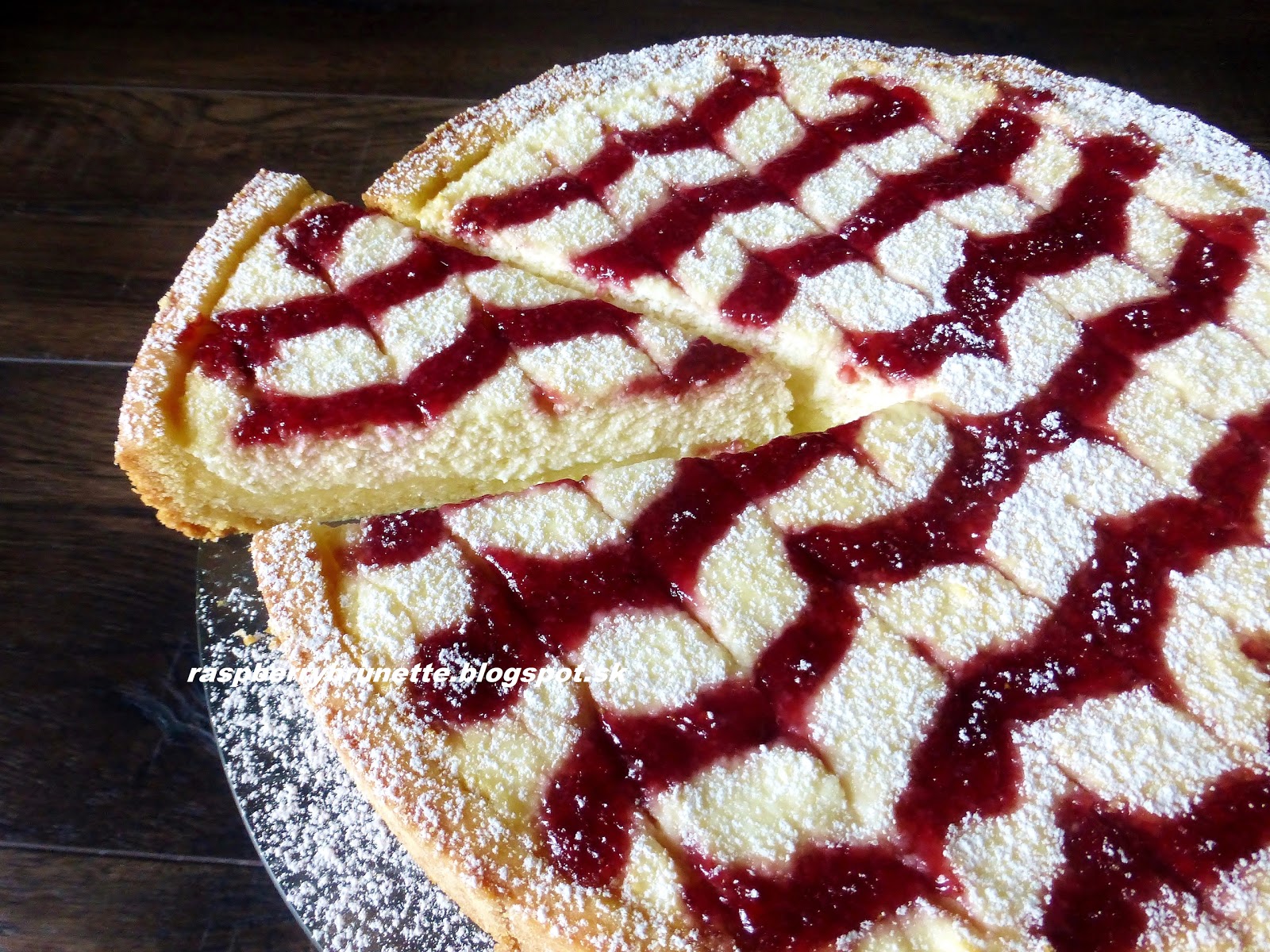 Raspberrybrunette: Linecký tvarohový koláč s malinovým džemom