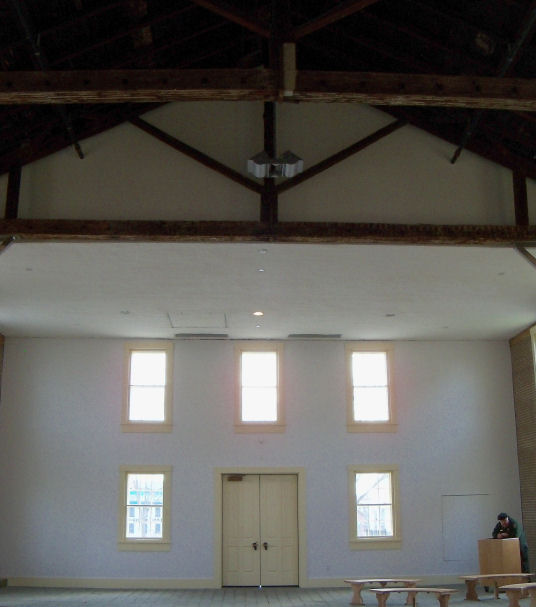 Fait Attention!: Inside the Wesleyan Chapel