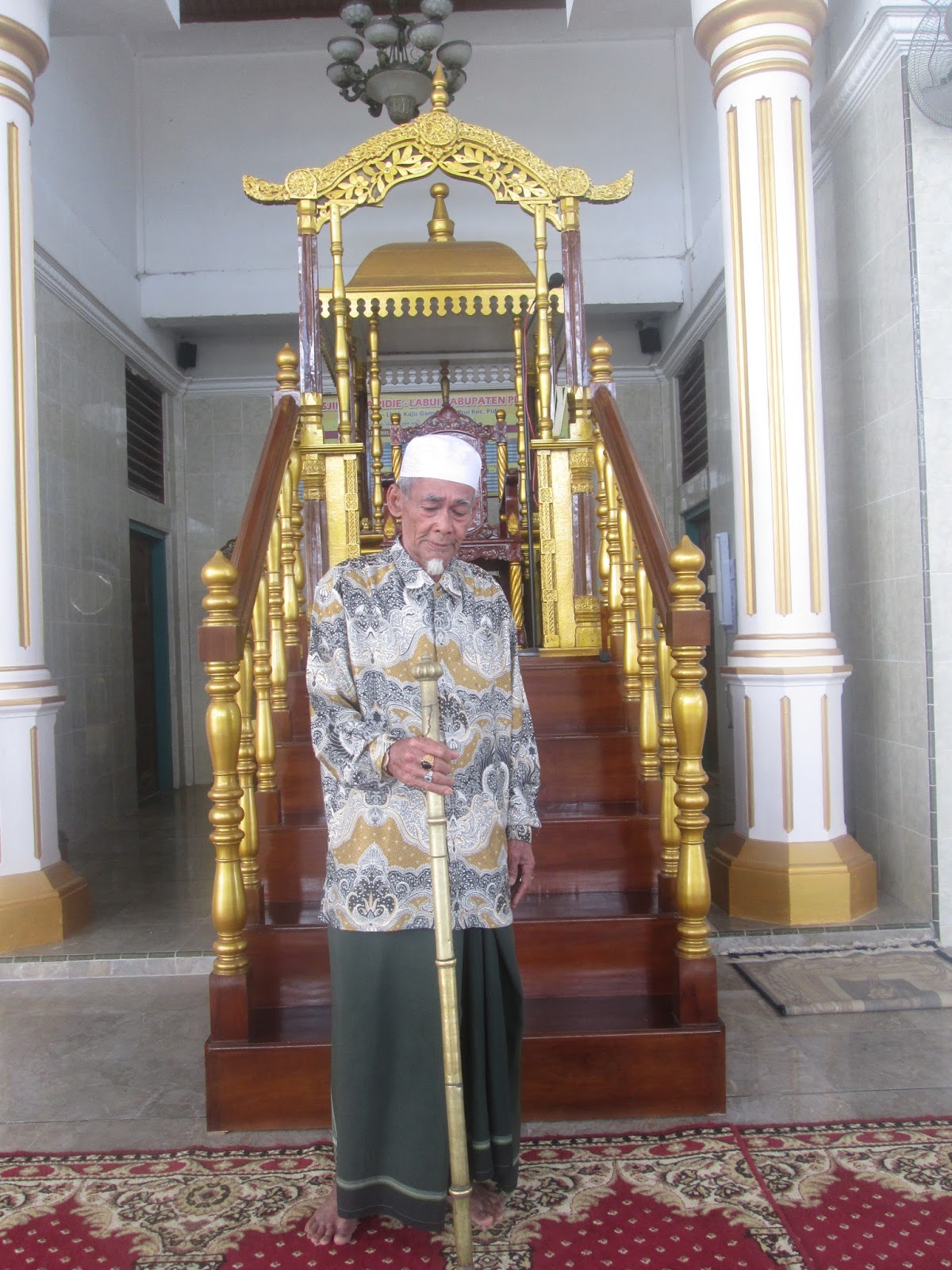 Sejarah Masjid dan Tongkat Po Teumeureuhom di Pidie - Zuhra Asra ...