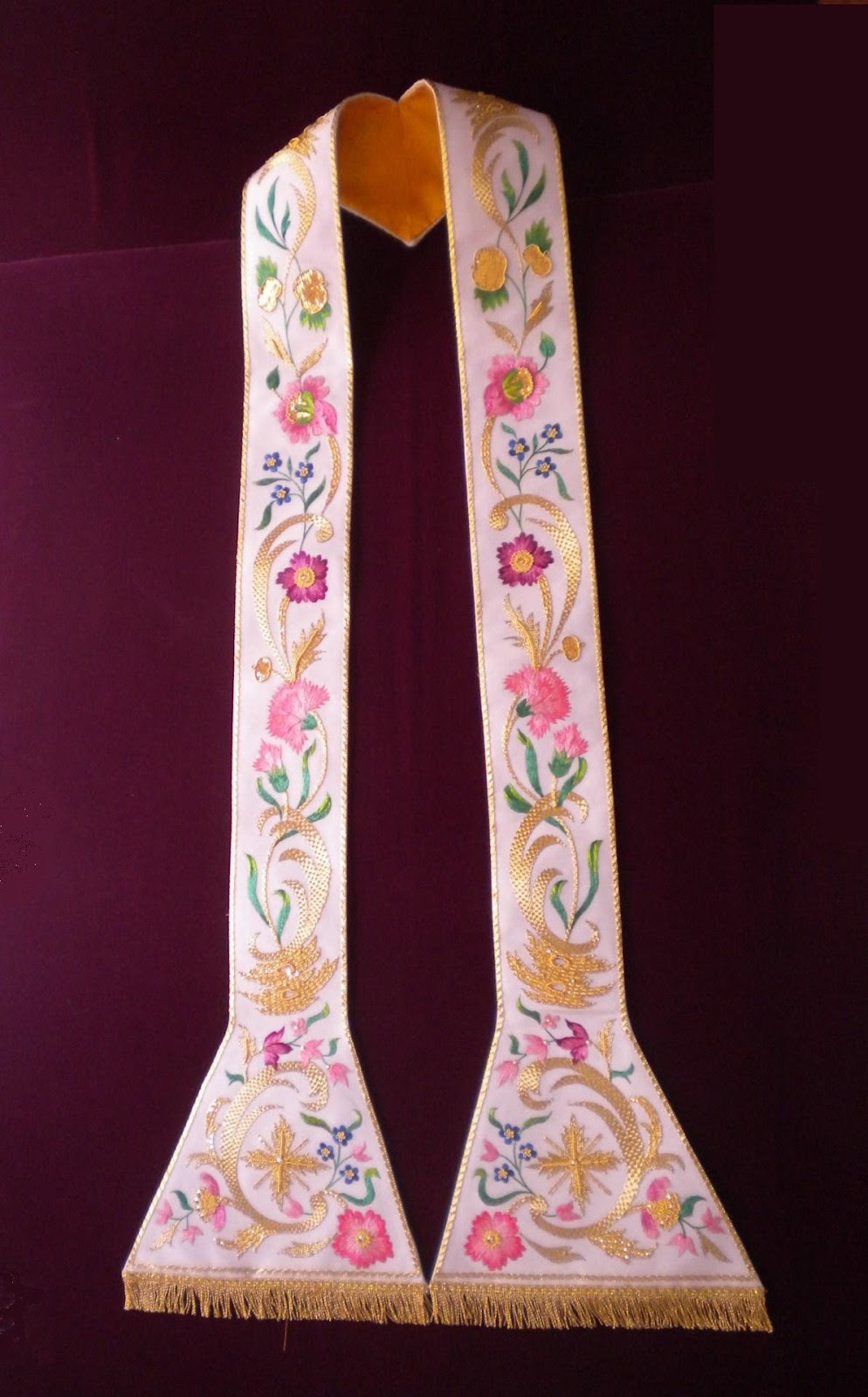 Taller de bordado Sebastián Marchante: Estola bordada en oro y sedas