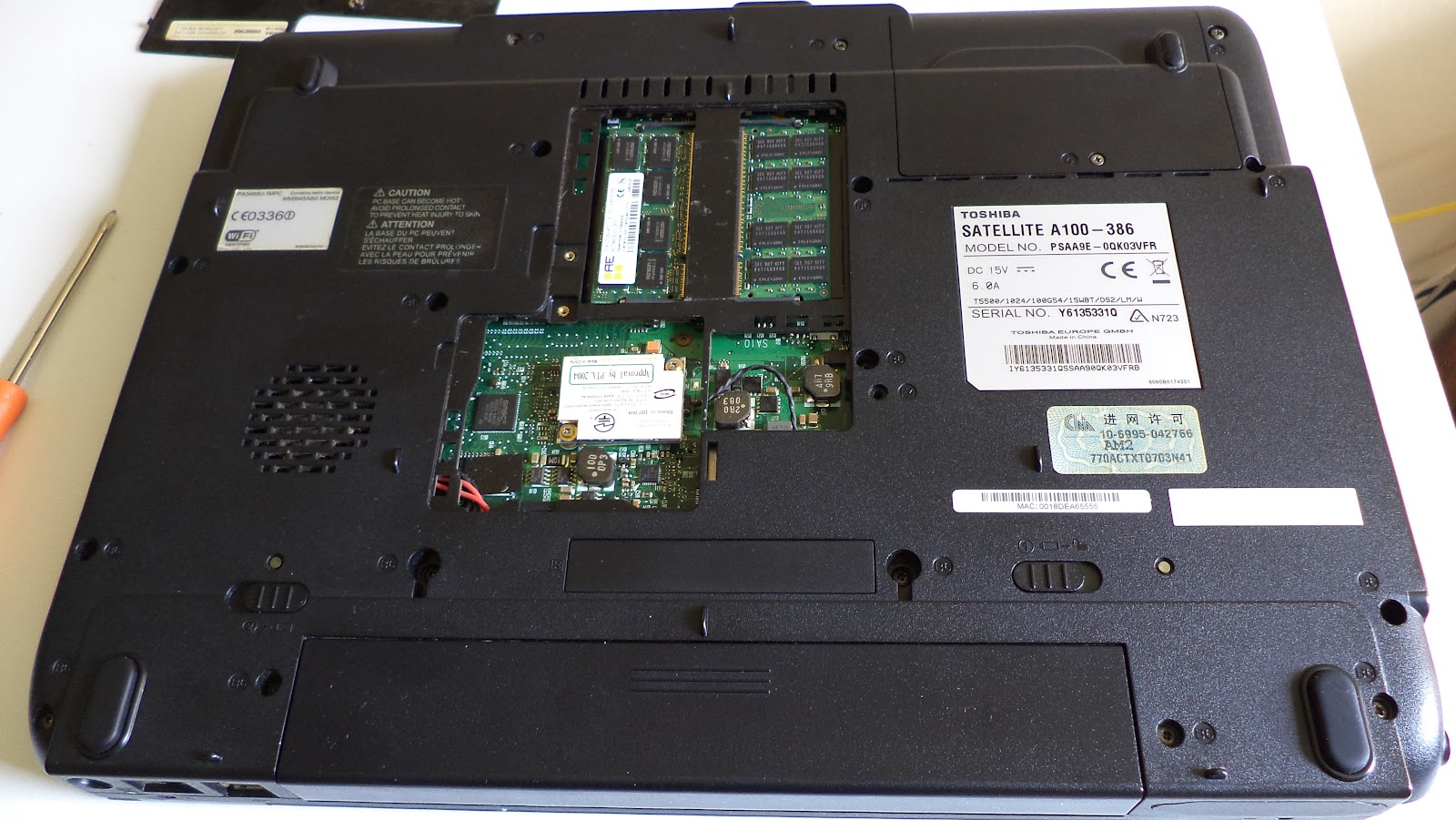 Le petit Hacker: Augmenter la mémoire RAM d'un PC portable