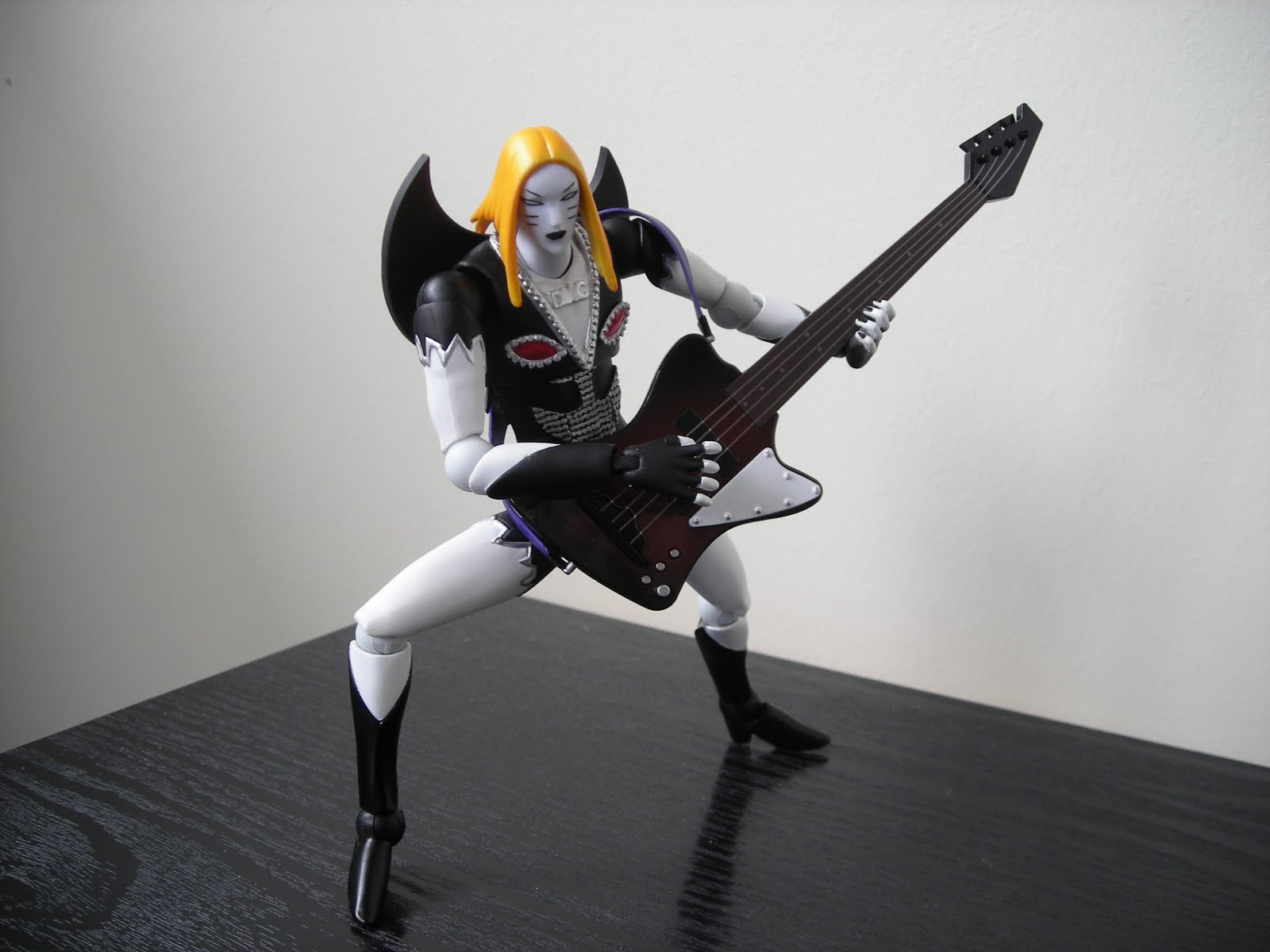 My Shiny Toy Robots: Toybox REVIEW: Revoltech Alexander Jagi