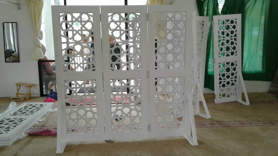 Kayu Warisan Malaysia: Penghadang lelaki dan perempuan di Surau