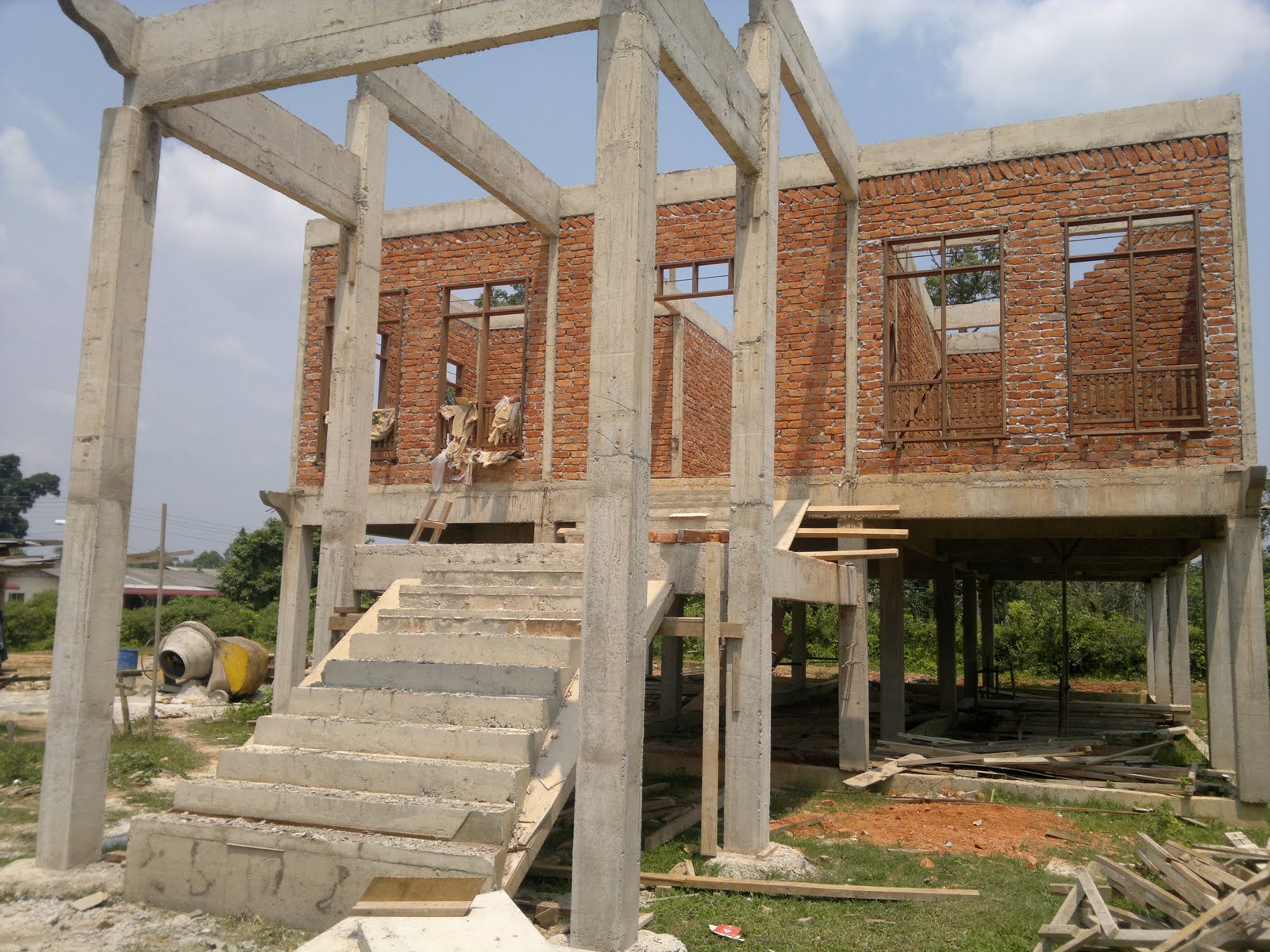 Hartanah Property Terengganu: Tangga Konkrit